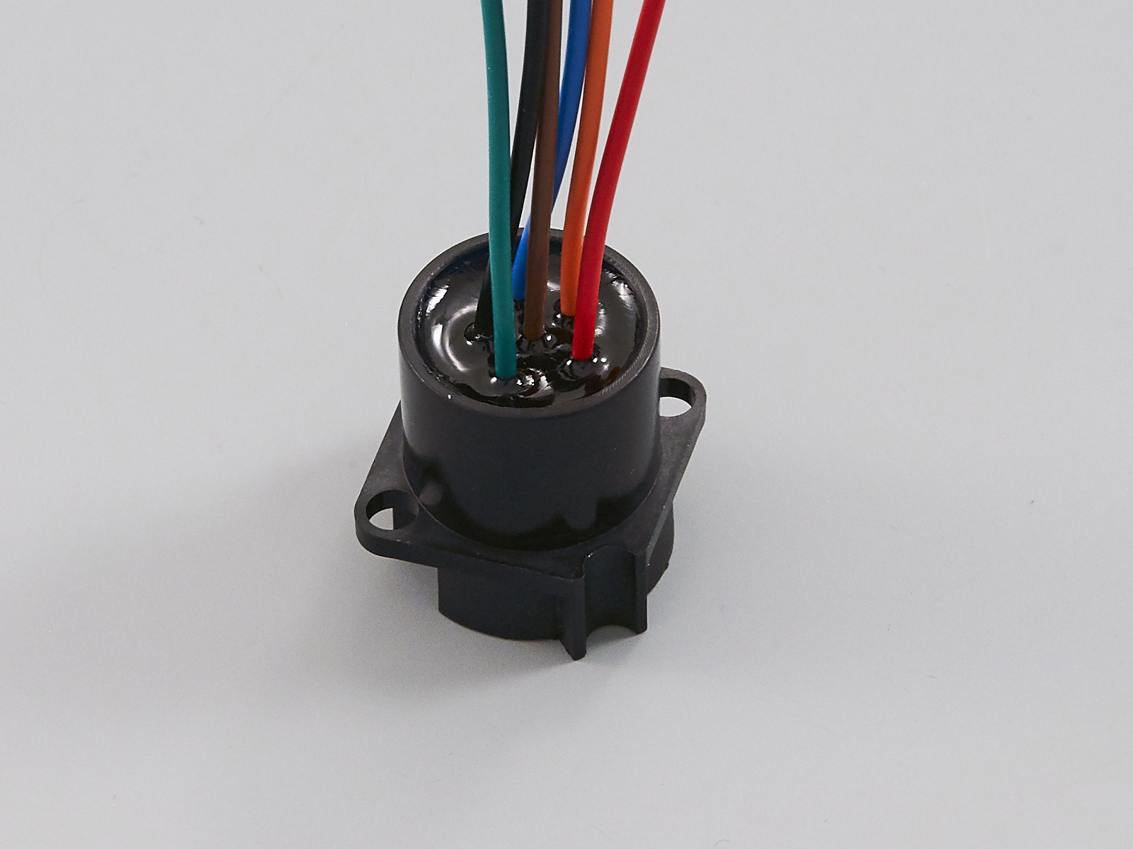 SupplyNet | BB-2590 Female Connector w/wires Black