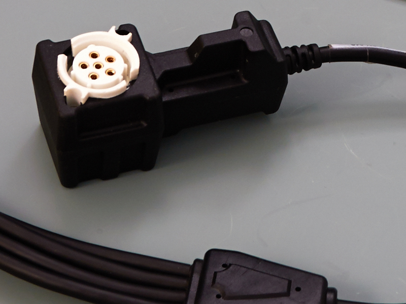 SupplyNet | 4-Way Battery Adapter