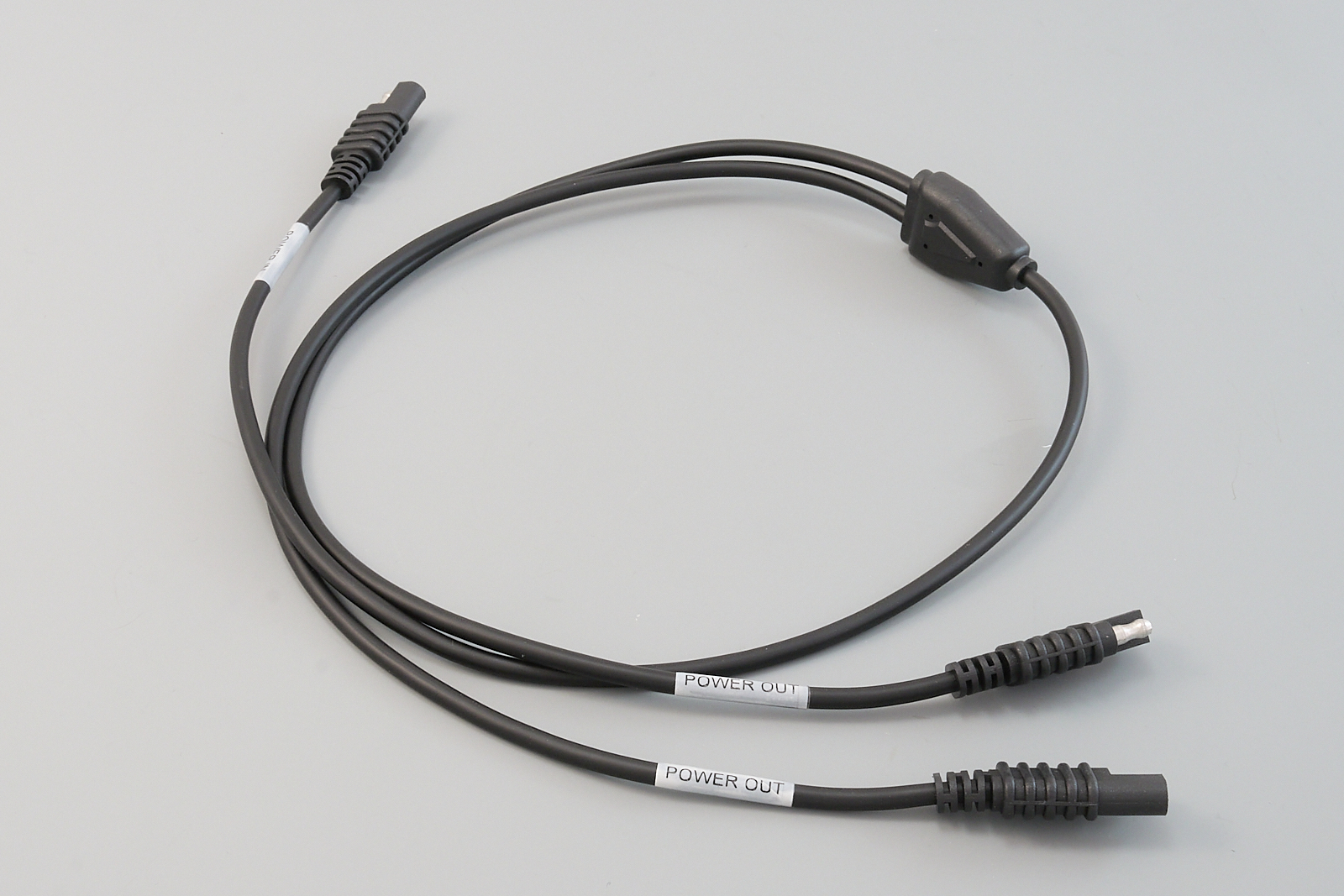 SupplyNet | Splits the Inpit power supply between two Pass-Thru Chargers